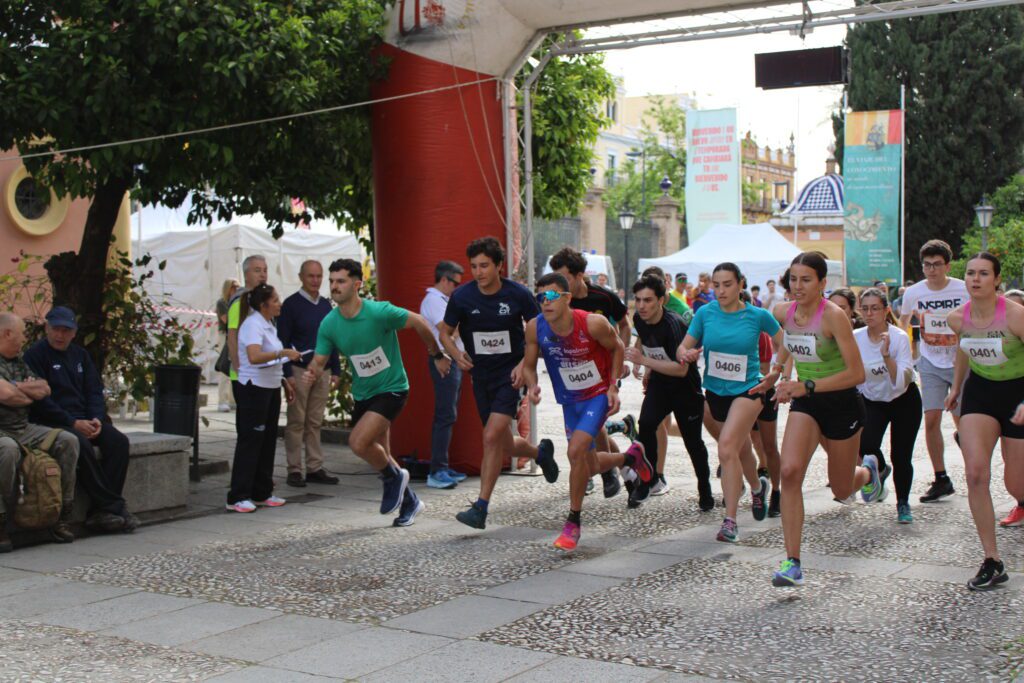 La US celebra su tradicional Vuelta al Rectorado con 150 participantes